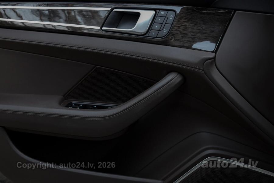 Black Porsche Panamera 2021 in Tallinn, with an engine capacity of 2.90 L and mileage of 62 thousand km for 75900 €, photo 26 on AUTOMOTO.COM.LV