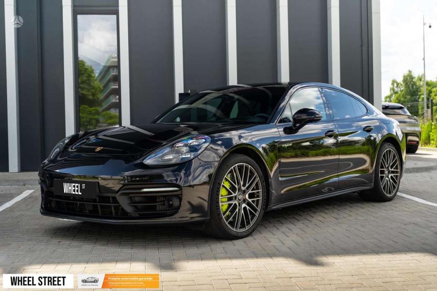 Melns Porsche Panamera 2021 Viļņa, ar dzinēja tilpumu 3.00 L un nobraukumu 68 tūkst. km par 75000 €, foto 1 vietnē AUTOMOTO.COM.LV