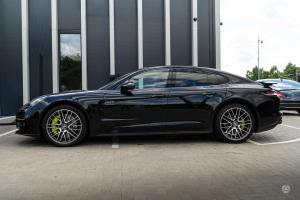 Melns Porsche Panamera 2021 Viļņa, ar dzinēja tilpumu 3.00 L un nobraukumu 68 tūkst. km par 75000 €, foto 3 vietnē AUTOMOTO.COM.LV