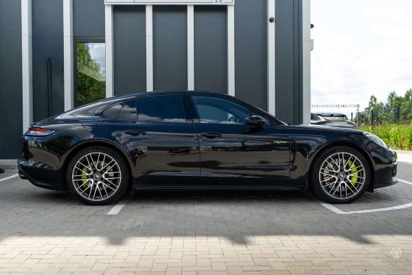 Melns Porsche Panamera 2021 Viļņa, ar dzinēja tilpumu 3.00 L un nobraukumu 68 tūkst. km par 75000 €, foto 6 vietnē AUTOMOTO.COM.LV