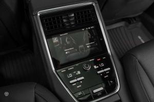 Melns Porsche Panamera 2021 Viļņa, ar dzinēja tilpumu 3.00 L un nobraukumu 68 tūkst. km par 75000 €, foto 39 vietnē AUTOMOTO.COM.LV