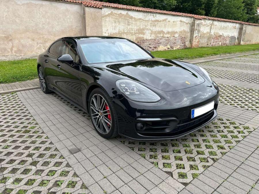 Black Porsche Panamera 2021 in Kaunas, with an engine capacity of 2.89 L and mileage of 84 thousand km for 84900 €, photo 1 on AUTOMOTO.COM.LV