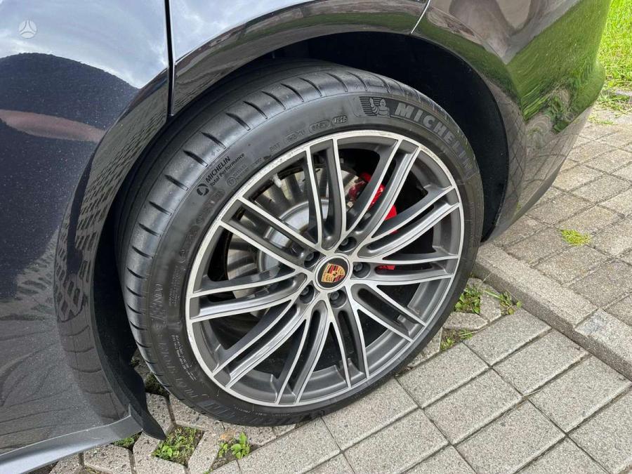 Black Porsche Panamera 2021 in Kaunas, with an engine capacity of 2.89 L and mileage of 84 thousand km for 84900 €, photo 11 on AUTOMOTO.COM.LV