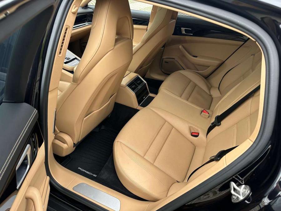 Black Porsche Panamera 2021 in Kaunas, with an engine capacity of 2.89 L and mileage of 84 thousand km for 84900 €, photo 12 on AUTOMOTO.COM.LV