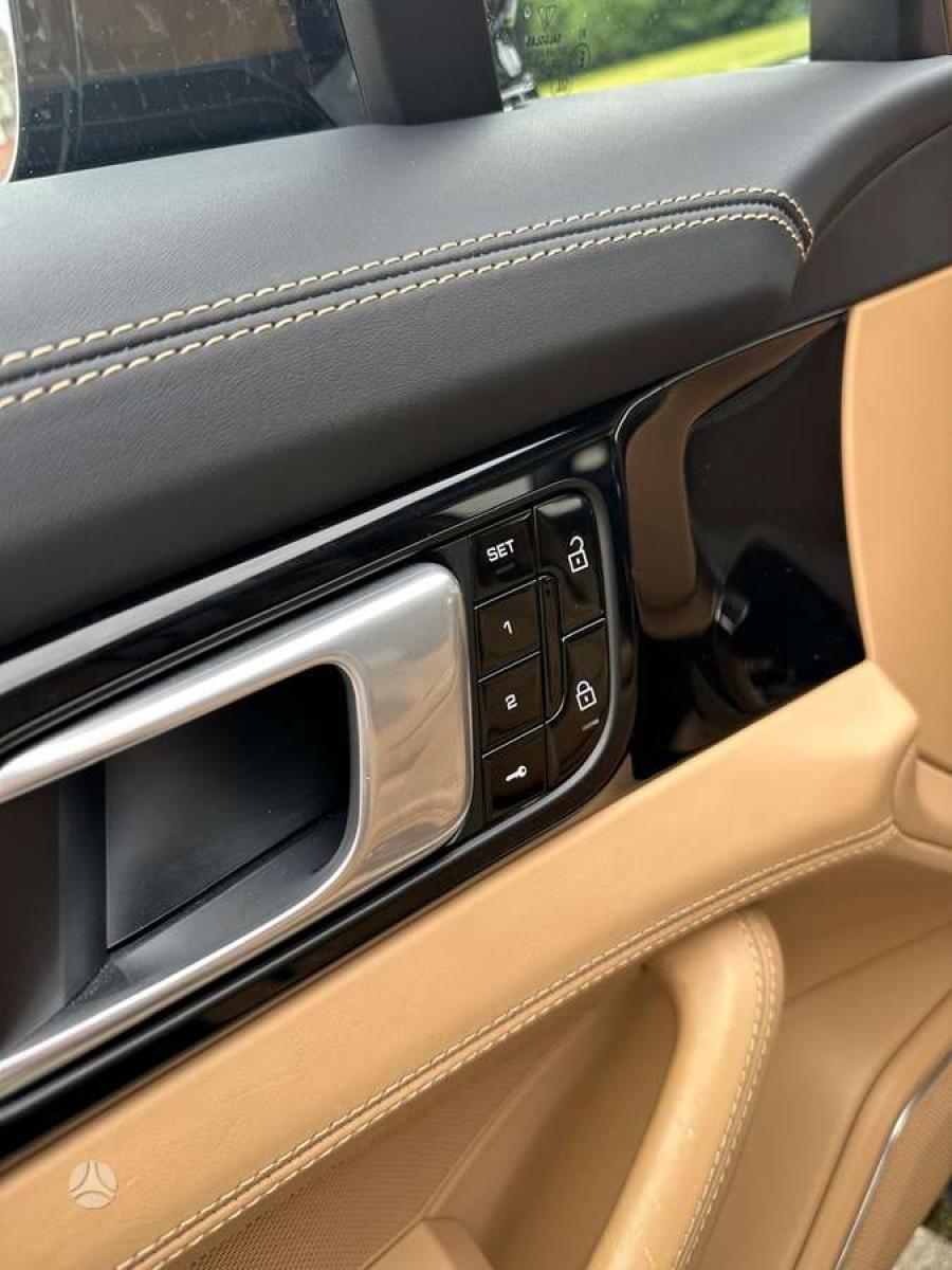 Black Porsche Panamera 2021 in Kaunas, with an engine capacity of 2.89 L and mileage of 84 thousand km for 84900 €, photo 14 on AUTOMOTO.COM.LV
