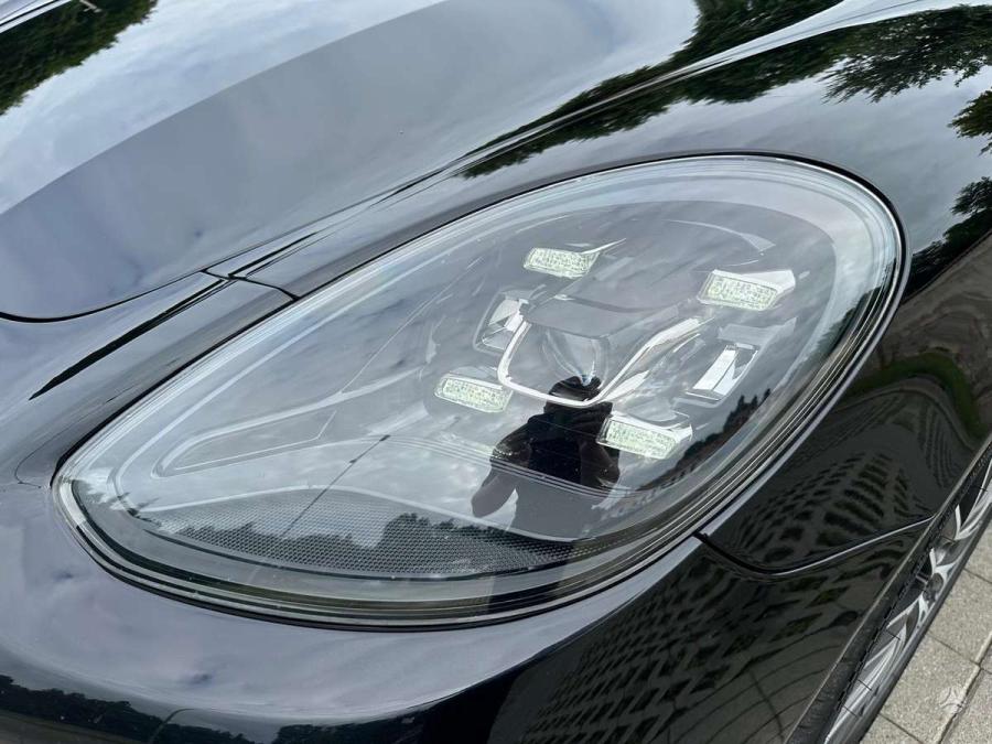 Black Porsche Panamera 2021 in Kaunas, with an engine capacity of 2.89 L and mileage of 84 thousand km for 84900 €, photo 19 on AUTOMOTO.COM.LV