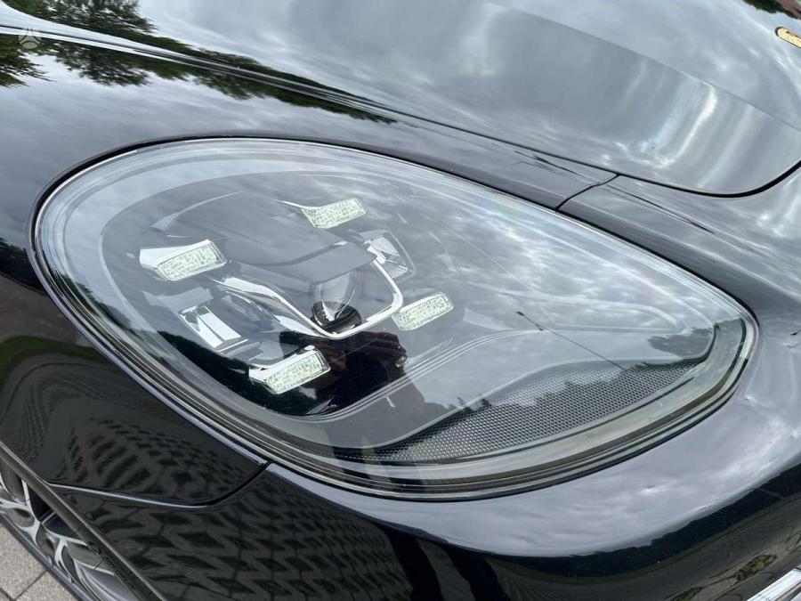 Black Porsche Panamera 2021 in Kaunas, with an engine capacity of 2.89 L and mileage of 84 thousand km for 84900 €, photo 20 on AUTOMOTO.COM.LV
