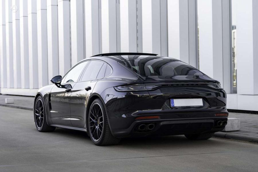 Black Porsche Panamera 2021 in Vilnius, with an engine capacity of 2.89 L and mileage of 170 thousand km for 57900 €, photo 3 on AUTOMOTO.COM.LV