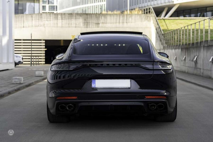 Black Porsche Panamera 2021 in Vilnius, with an engine capacity of 2.89 L and mileage of 170 thousand km for 57900 €, photo 4 on AUTOMOTO.COM.LV