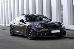 Black Porsche Panamera 2021 in Vilnius, with an engine capacity of 2.89 L and mileage of 170 thousand km for 57900 €, photo 6 on AUTOMOTO.COM.LV