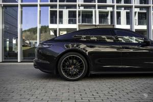 Black Porsche Panamera 2021 in Vilnius, with an engine capacity of 2.89 L and mileage of 170 thousand km for 57900 €, photo 13 on AUTOMOTO.COM.LV
