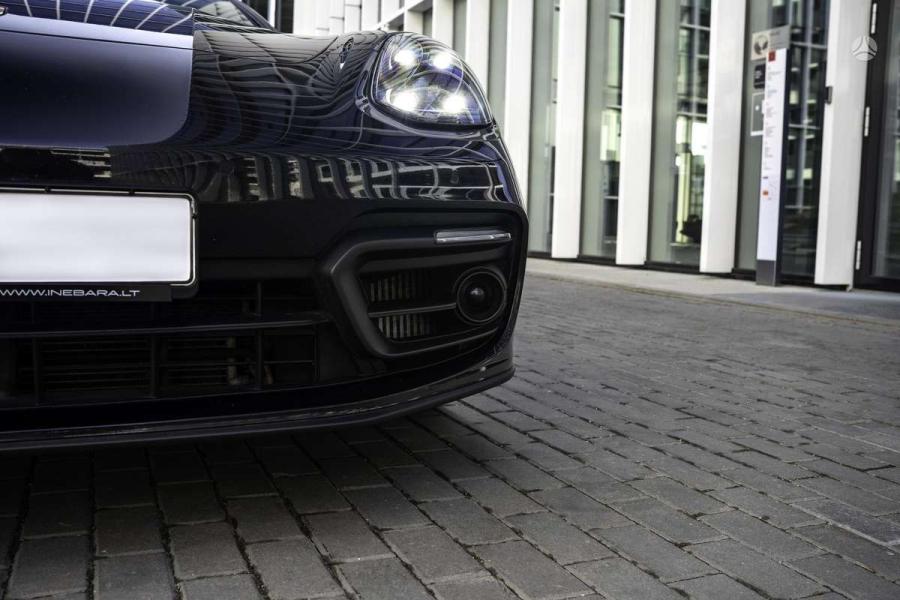 Black Porsche Panamera 2021 in Vilnius, with an engine capacity of 2.89 L and mileage of 170 thousand km for 57900 €, photo 17 on AUTOMOTO.COM.LV