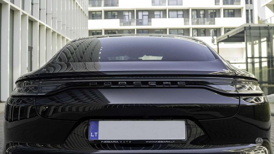 Black Porsche Panamera 2021 in Vilnius, with an engine capacity of 2.89 L and mileage of 170 thousand km for 57900 €, photo 18 on AUTOMOTO.COM.LV