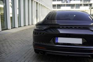 Black Porsche Panamera 2021 in Vilnius, with an engine capacity of 2.89 L and mileage of 170 thousand km for 57900 €, photo 19 on AUTOMOTO.COM.LV