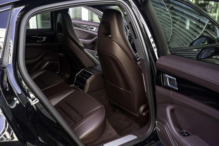 Black Porsche Panamera 2021 in Vilnius, with an engine capacity of 2.89 L and mileage of 170 thousand km for 57900 €, photo 22 on AUTOMOTO.COM.LV