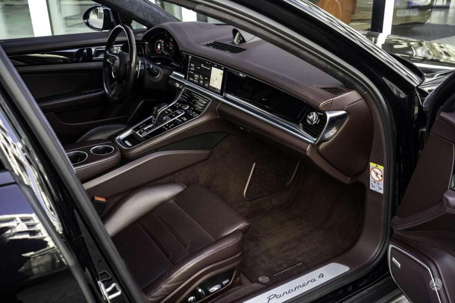 Black Porsche Panamera 2021 in Vilnius, with an engine capacity of 2.89 L and mileage of 170 thousand km for 57900 €, photo 23 on AUTOMOTO.COM.LV