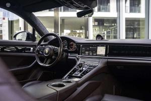 Black Porsche Panamera 2021 in Vilnius, with an engine capacity of 2.89 L and mileage of 170 thousand km for 57900 €, photo 24 on AUTOMOTO.COM.LV