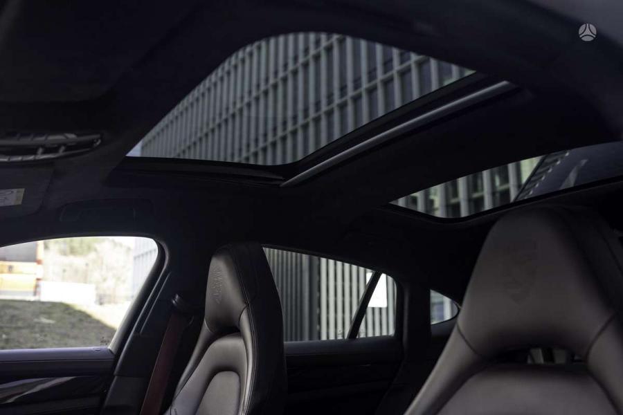 Black Porsche Panamera 2021 in Vilnius, with an engine capacity of 2.89 L and mileage of 170 thousand km for 57900 €, photo 26 on AUTOMOTO.COM.LV
