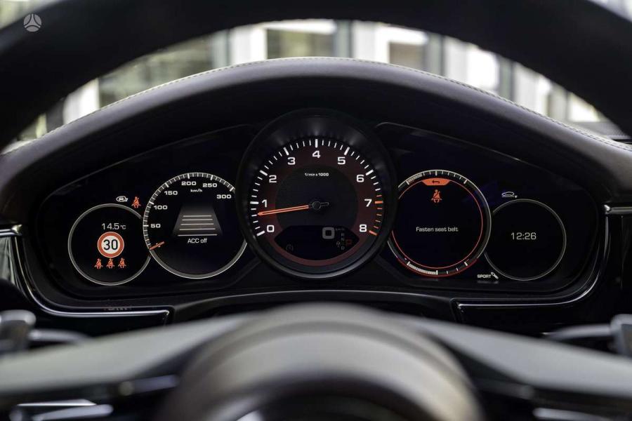 Black Porsche Panamera 2021 in Vilnius, with an engine capacity of 2.89 L and mileage of 170 thousand km for 57900 €, photo 27 on AUTOMOTO.COM.LV