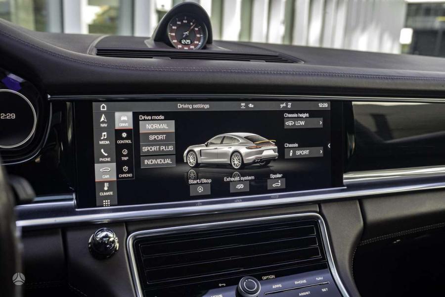 Black Porsche Panamera 2021 in Vilnius, with an engine capacity of 2.89 L and mileage of 170 thousand km for 57900 €, photo 31 on AUTOMOTO.COM.LV