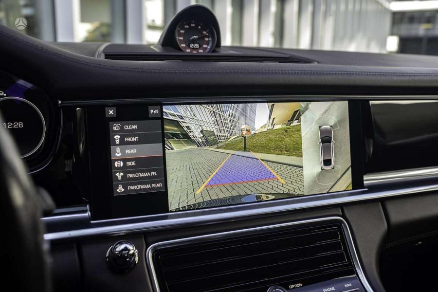 Black Porsche Panamera 2021 in Vilnius, with an engine capacity of 2.89 L and mileage of 170 thousand km for 57900 €, photo 32 on AUTOMOTO.COM.LV