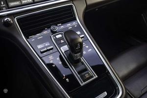 Black Porsche Panamera 2021 in Vilnius, with an engine capacity of 2.89 L and mileage of 170 thousand km for 57900 €, photo 34 on AUTOMOTO.COM.LV