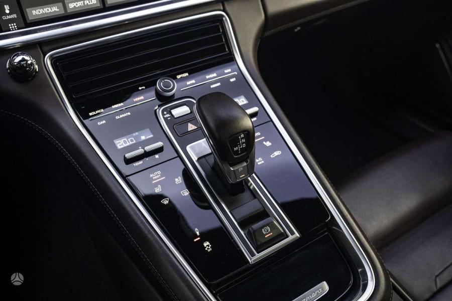 Black Porsche Panamera 2021 in Vilnius, with an engine capacity of 2.89 L and mileage of 170 thousand km for 57900 €, photo 34 on AUTOMOTO.COM.LV