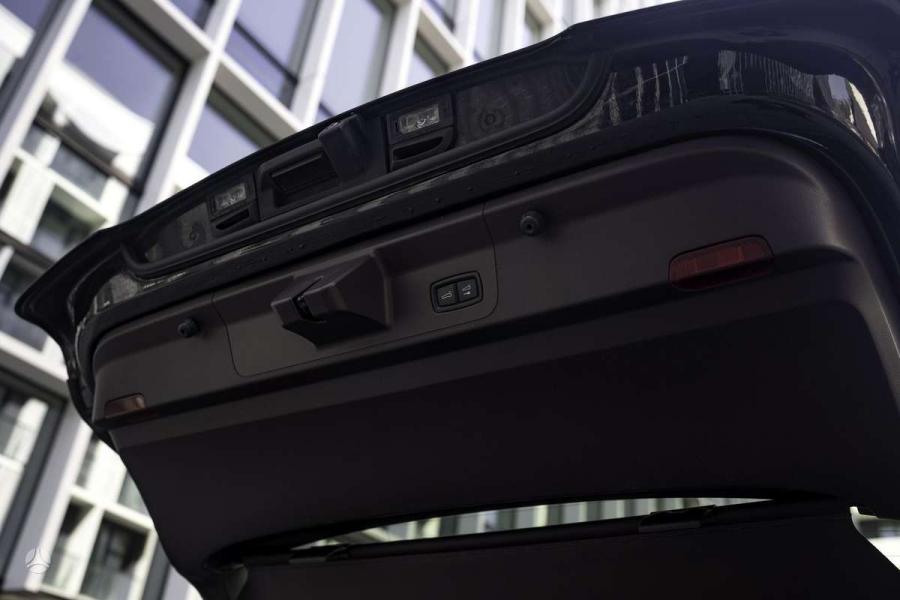 Black Porsche Panamera 2021 in Vilnius, with an engine capacity of 2.89 L and mileage of 170 thousand km for 57900 €, photo 36 on AUTOMOTO.COM.LV