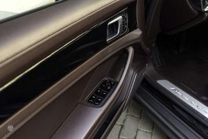Black Porsche Panamera 2021 in Vilnius, with an engine capacity of 2.89 L and mileage of 170 thousand km for 57900 €, photo 40 on AUTOMOTO.COM.LV