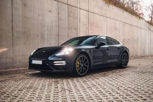 Melns Porsche Panamera 2022 Viļņa, ar dzinēja tilpumu 4.00 L un nobraukumu 42 tūkst. km par 98000 €, foto 2 vietnē AUTOMOTO.COM.LV