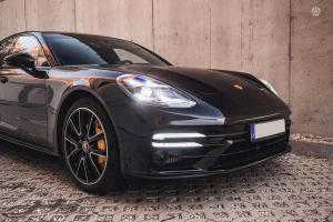 Melns Porsche Panamera 2022 Viļņa, ar dzinēja tilpumu 4.00 L un nobraukumu 42 tūkst. km par 98000 €, foto 4 vietnē AUTOMOTO.COM.LV