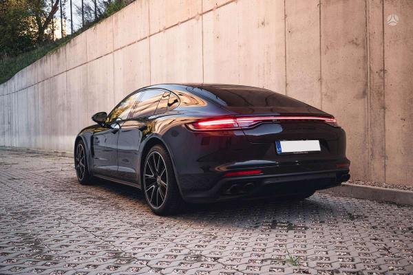 Melns Porsche Panamera 2022 Viļņa, ar dzinēja tilpumu 4.00 L un nobraukumu 42 tūkst. km par 98000 €, foto 5 vietnē AUTOMOTO.COM.LV