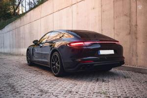 Melns Porsche Panamera 2022 Viļņa, ar dzinēja tilpumu 4.00 L un nobraukumu 42 tūkst. km par 98000 €, foto 5 vietnē AUTOMOTO.COM.LV