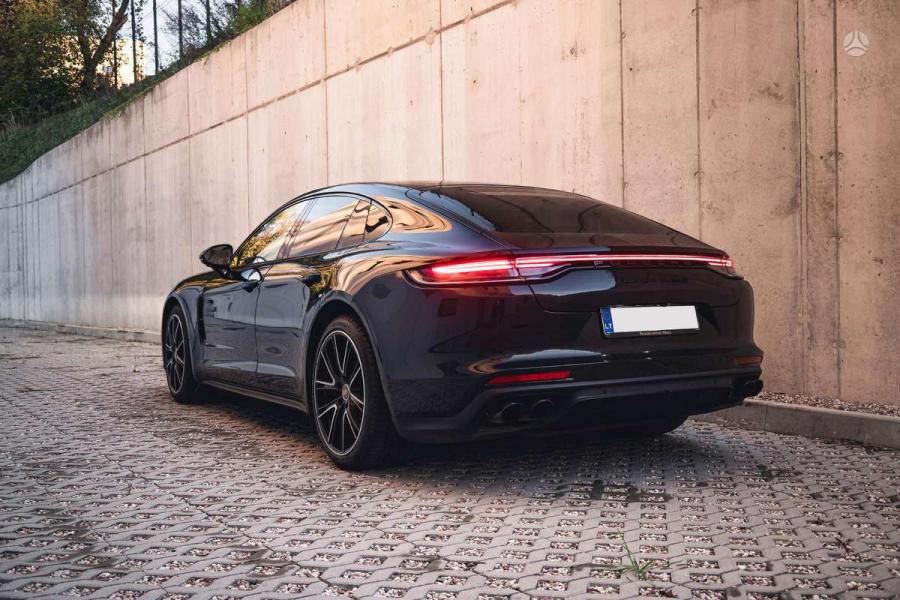 Melns Porsche Panamera 2022 Viļņa, ar dzinēja tilpumu 4.00 L un nobraukumu 42 tūkst. km par 98000 €, foto 5 vietnē AUTOMOTO.COM.LV