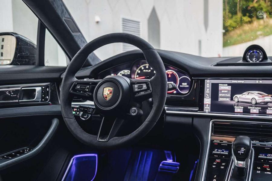 Melns Porsche Panamera 2022 Viļņa, ar dzinēja tilpumu 4.00 L un nobraukumu 42 tūkst. km par 98000 €, foto 11 vietnē AUTOMOTO.COM.LV