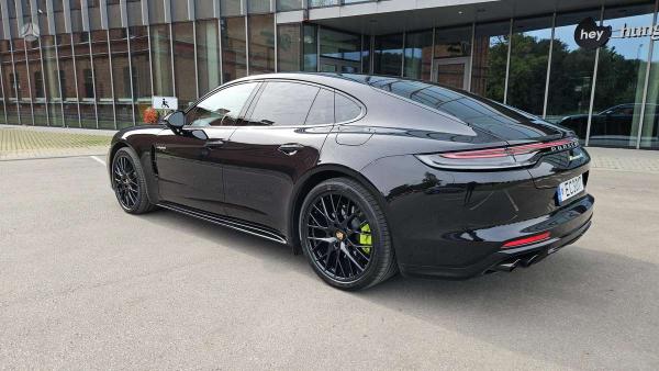 Melns Porsche Panamera 2023 Kauņa, ar dzinēja tilpumu 2.89 L un nobraukumu 22 tūkst. km par 73995 €, foto 1 vietnē AUTOMOTO.COM.LV