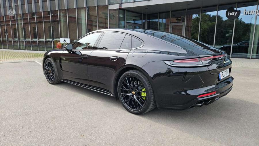 Melns Porsche Panamera 2023 Kauņa, ar dzinēja tilpumu 2.89 L un nobraukumu 22 tūkst. km par 73995 €, foto 1 vietnē AUTOMOTO.COM.LV
