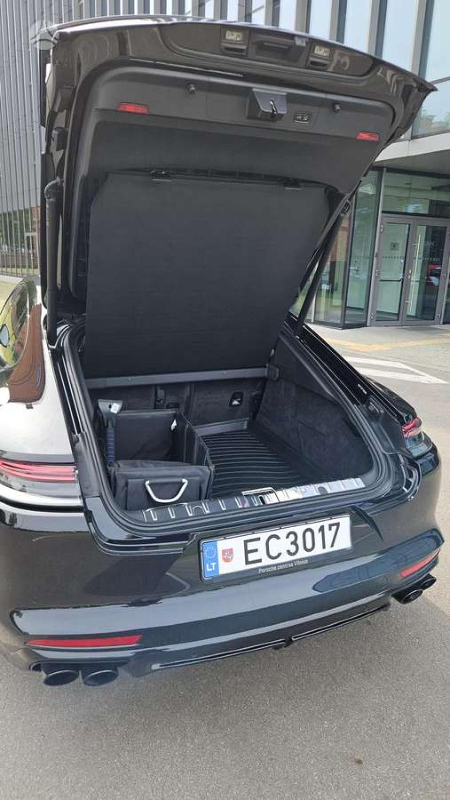 Melns Porsche Panamera 2023 Kauņa, ar dzinēja tilpumu 2.89 L un nobraukumu 22 tūkst. km par 73995 €, foto 17 vietnē AUTOMOTO.COM.LV