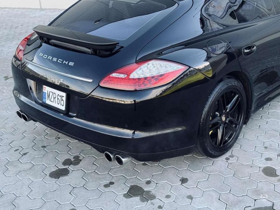 Melns Porsche Panamera 2011 Kauņa, ar dzinēja tilpumu 3.60 L un nobraukumu 210 tūkst. km par 14950 €, foto 34 vietnē AUTOMOTO.COM.LV