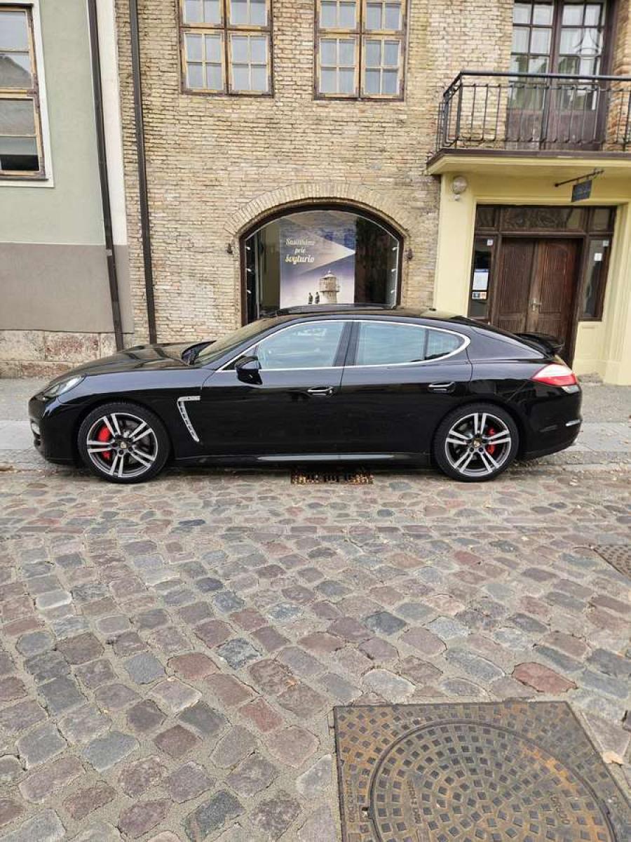 Melns Porsche Panamera 2012 Klaipėda, ar dzinēja tilpumu 4.81 L un nobraukumu 94 tūkst. km par 30400 €, foto 3 vietnē AUTOMOTO.COM.LV