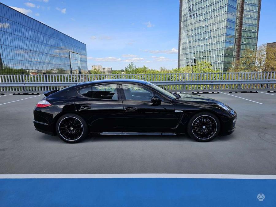 Melns Porsche Panamera 2012 Viļņa, ar dzinēja tilpumu 3.00 L un nobraukumu 267 tūkst. km par 21500 €, foto 1 vietnē AUTOMOTO.COM.LV