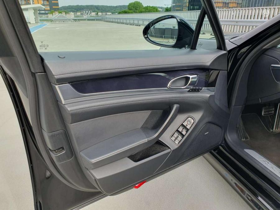Melns Porsche Panamera 2012 Viļņa, ar dzinēja tilpumu 3.00 L un nobraukumu 267 tūkst. km par 21500 €, foto 23 vietnē AUTOMOTO.COM.LV