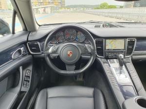 Melns Porsche Panamera 2012 Viļņa, ar dzinēja tilpumu 3.00 L un nobraukumu 267 tūkst. km par 21500 €, foto 24 vietnē AUTOMOTO.COM.LV