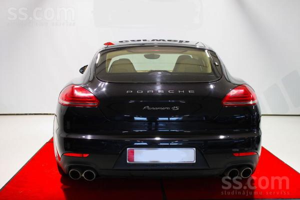 Melns Porsche Panamera 2013 Rīga, ar dzinēja tilpumu 3.00 L un nobraukumu 65 tūkst. km par 28000 €, foto 5 vietnē AUTOMOTO.COM.LV