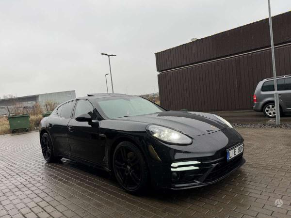 Black Porsche Panamera 2014 in Kaunas, with an engine capacity of 3.60 L and mileage of 204 thousand km for 16800 €, photo 3 on AUTOMOTO.COM.LV