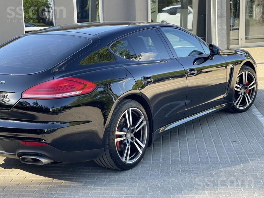 Black Porsche Panamera 2014 in Jurmala, with an engine capacity of 3.00 L and mileage of 0 thousand km for 21450 €, photo 12 on AUTOMOTO.COM.LV