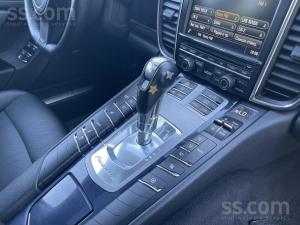 Black Porsche Panamera 2014 in Jurmala, with an engine capacity of 3.00 L and mileage of 0 thousand km for 21450 €, photo 30 on AUTOMOTO.COM.LV