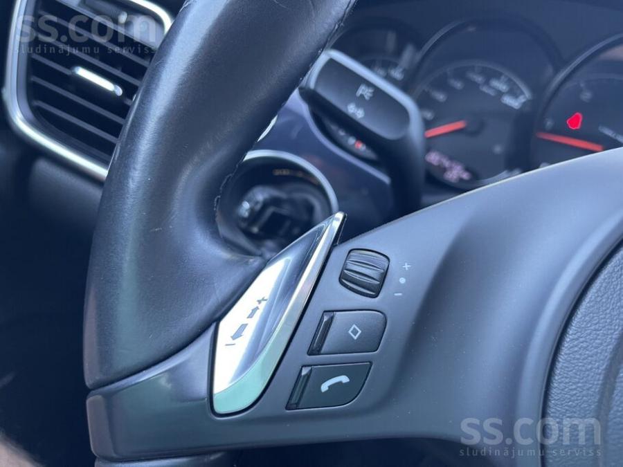 Black Porsche Panamera 2014 in Jurmala, with an engine capacity of 3.00 L and mileage of 0 thousand km for 21450 €, photo 32 on AUTOMOTO.COM.LV