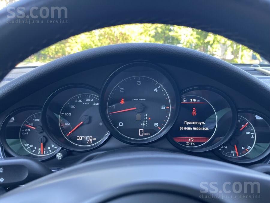 Black Porsche Panamera 2014 in Jurmala, with an engine capacity of 3.00 L and mileage of 0 thousand km for 21450 €, photo 33 on AUTOMOTO.COM.LV