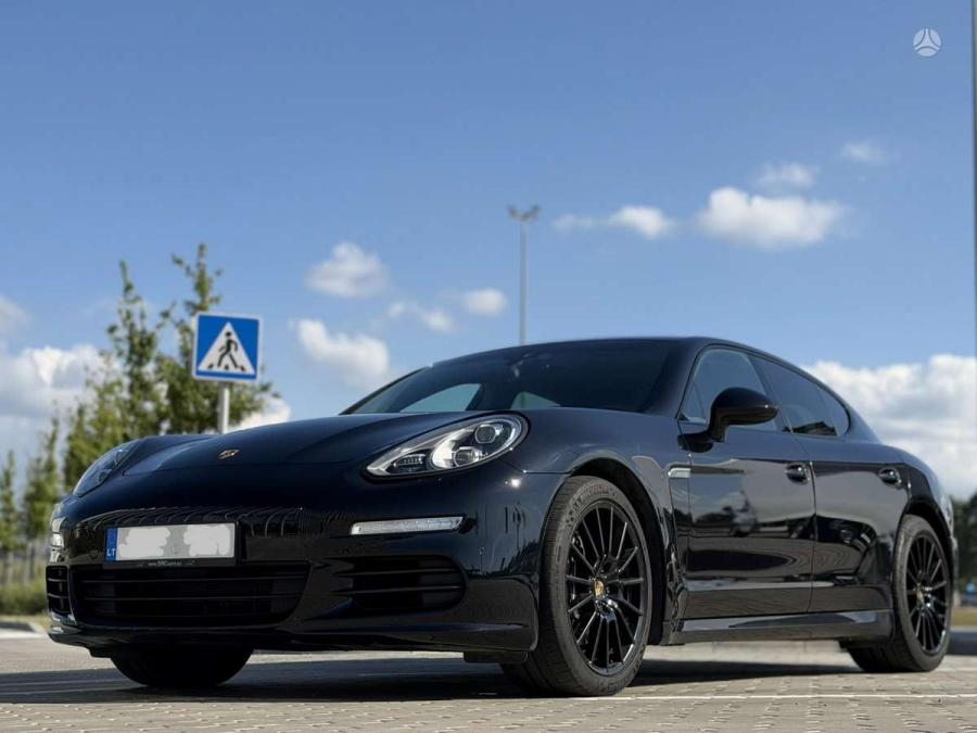 Black Porsche Panamera 2015 in Vilnius, with an engine capacity of 2.97 L and mileage of 93 thousand km for 30000 €, photo 1 on AUTOMOTO.COM.LV